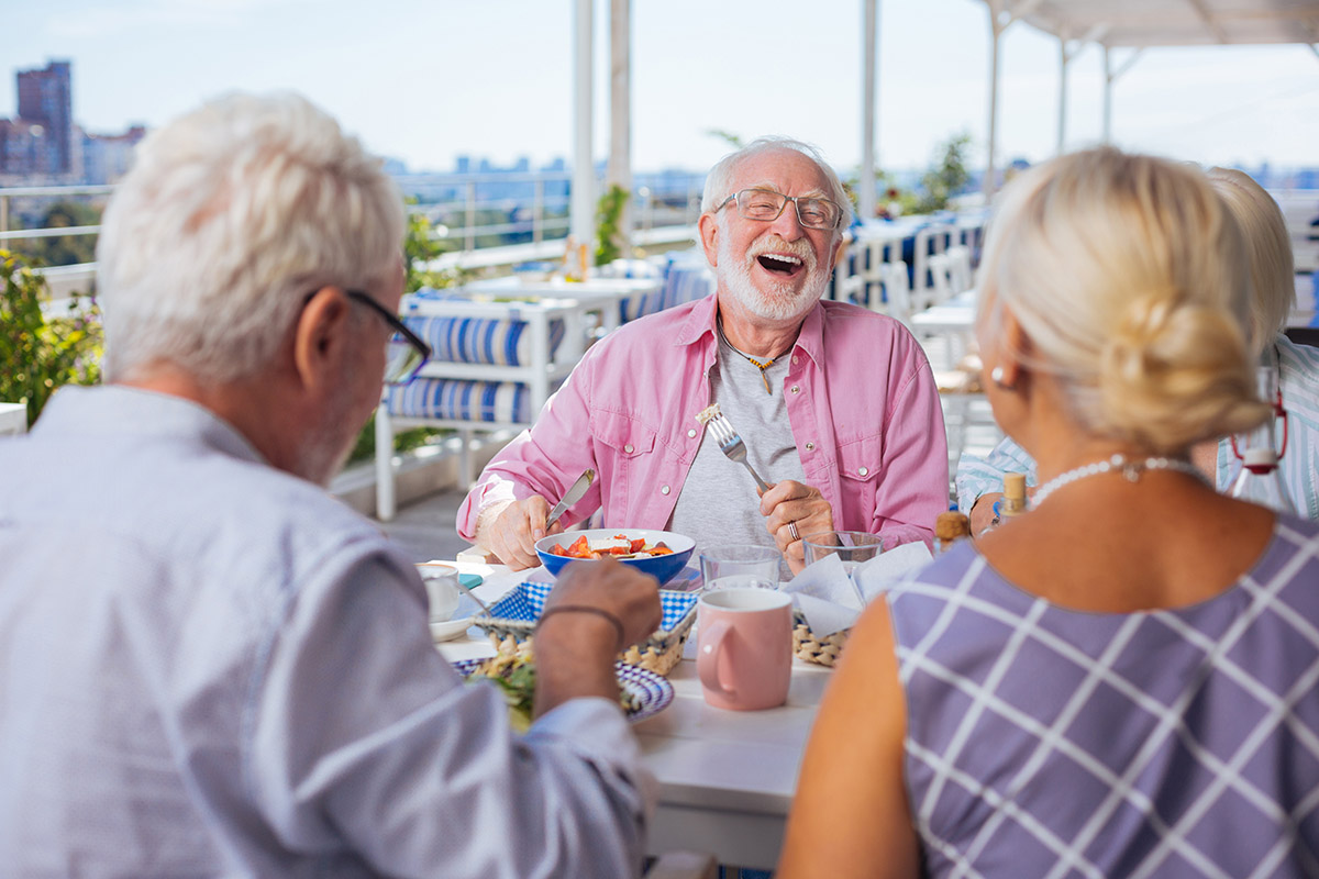 Dine Out Every Day of the Week - Discovery Senior Living